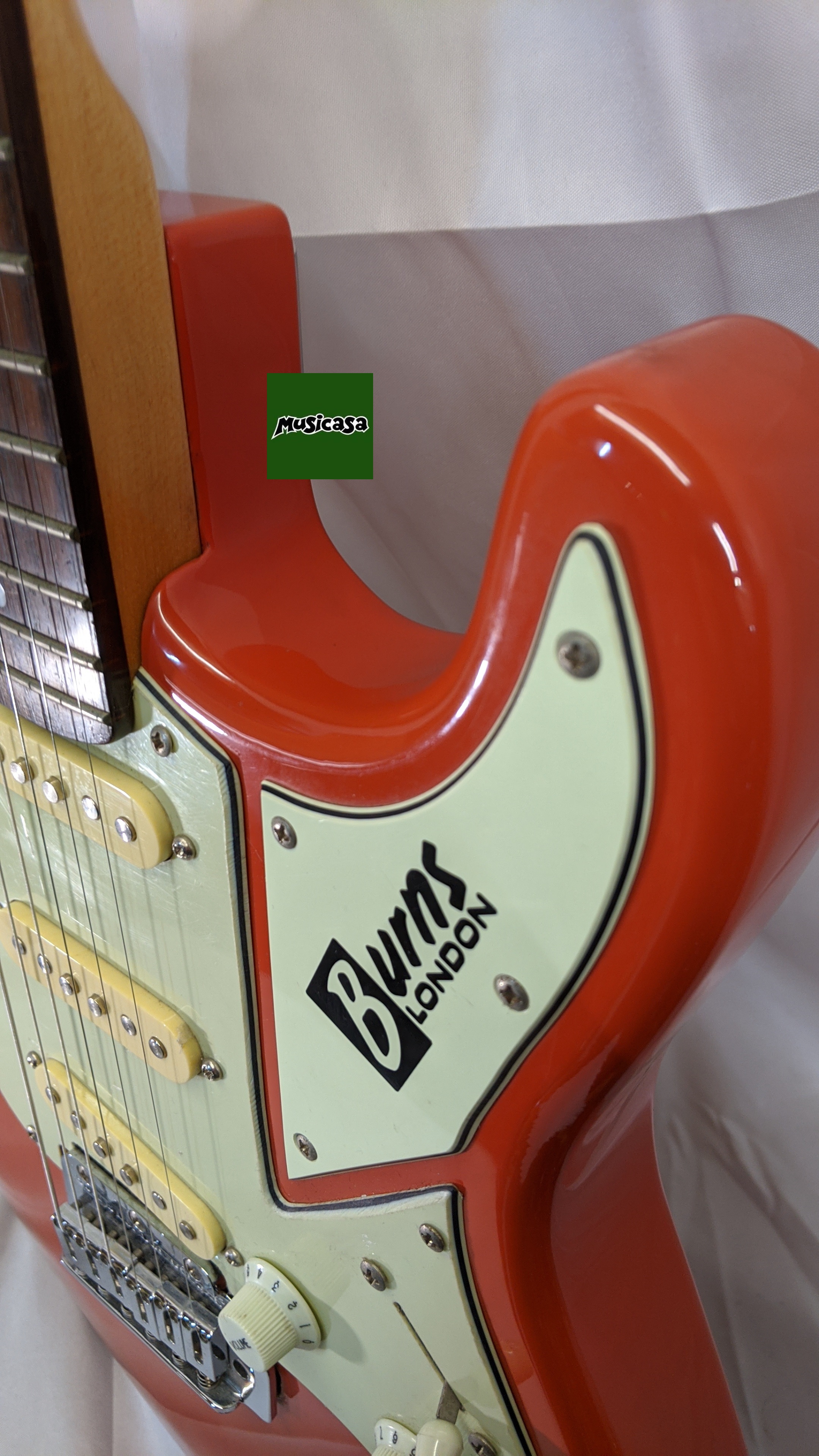 musicasa BLOGblog de instrumentos musicalesGuitarra BURNS COBRA GUARDS RED